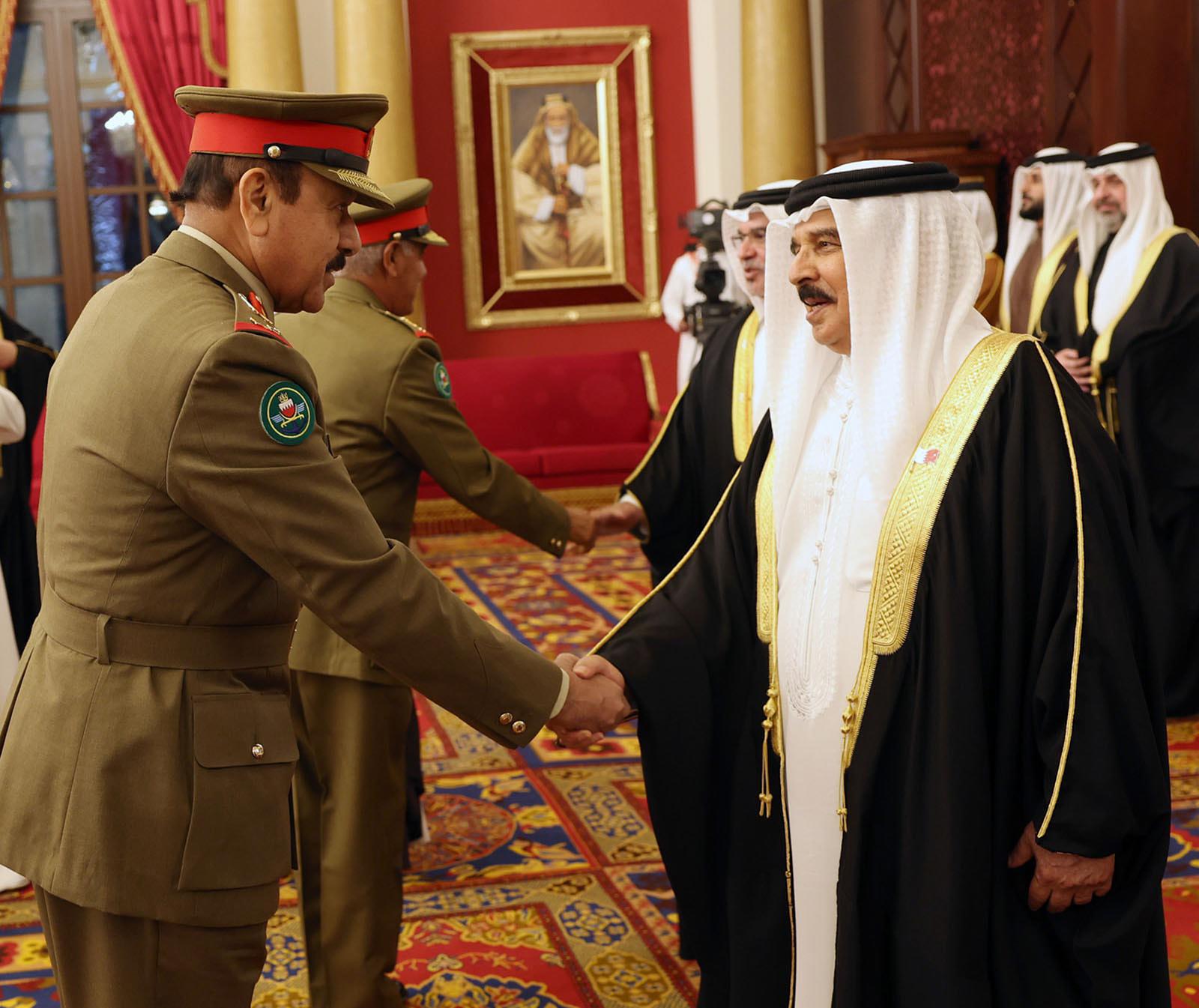 جلالة الملك المعظم القائد الأعلى للقوات المسلحة يستقبل القائد العام