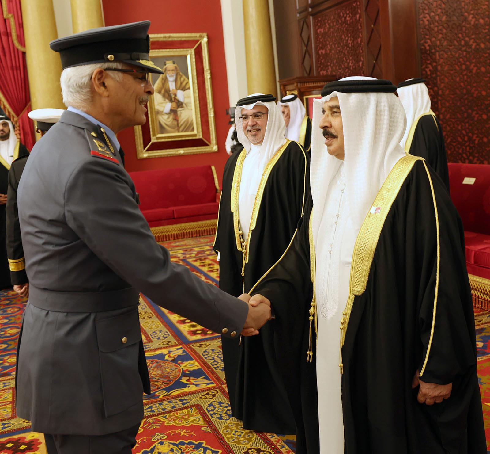 جلالة الملك المعظم القائد الأعلى للقوات المسلحة يستقبل القائد العام