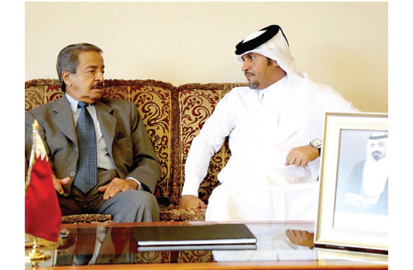 رئيس الوزراء وولي العهد يعزيان في الفقيد صحيفة الأيام البحرينية