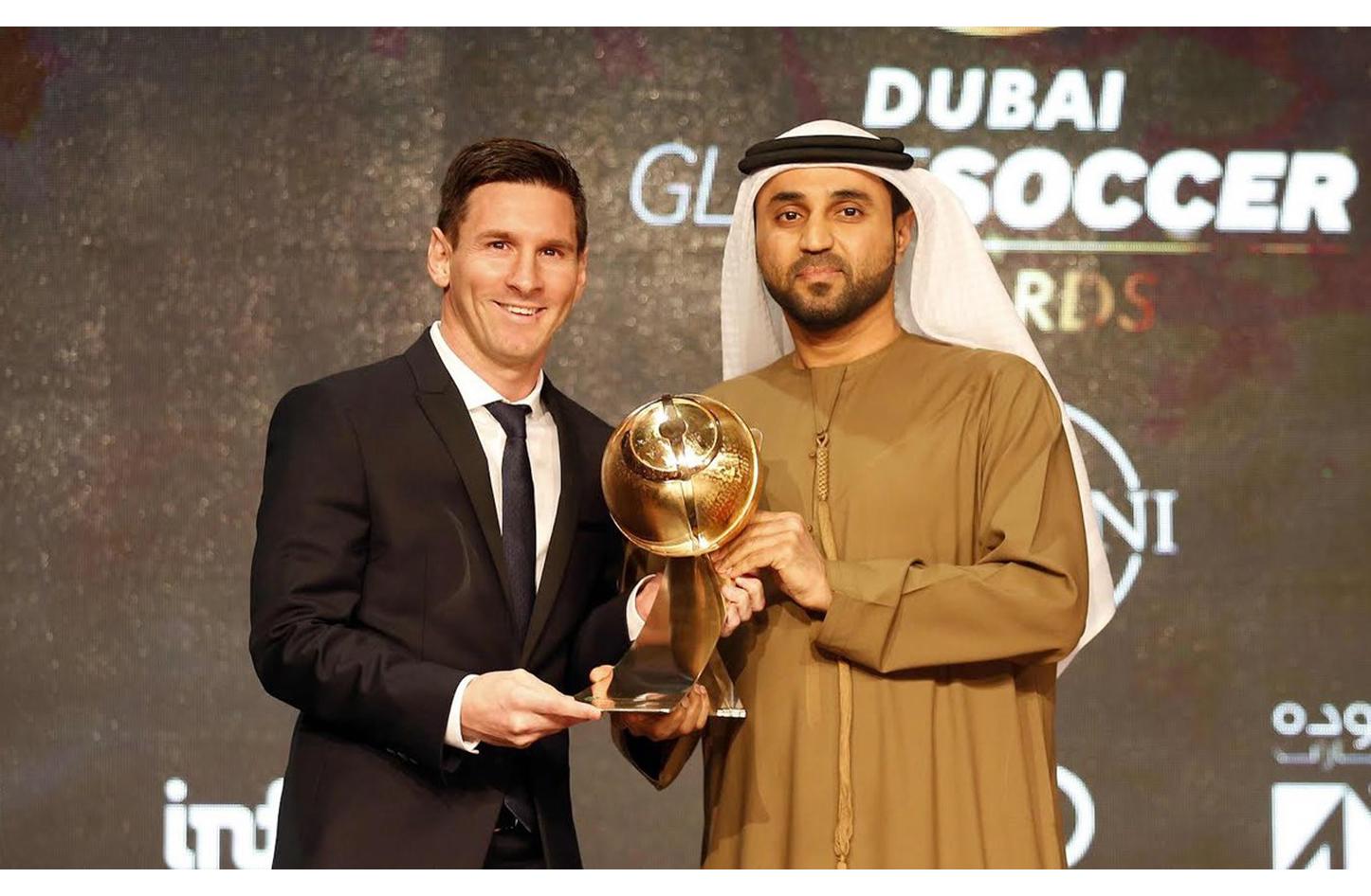 اللاعب ميسي يفوز بجائزة غلوب سوكر لأفضل لاعب في العالم عام 2015 صحيفة