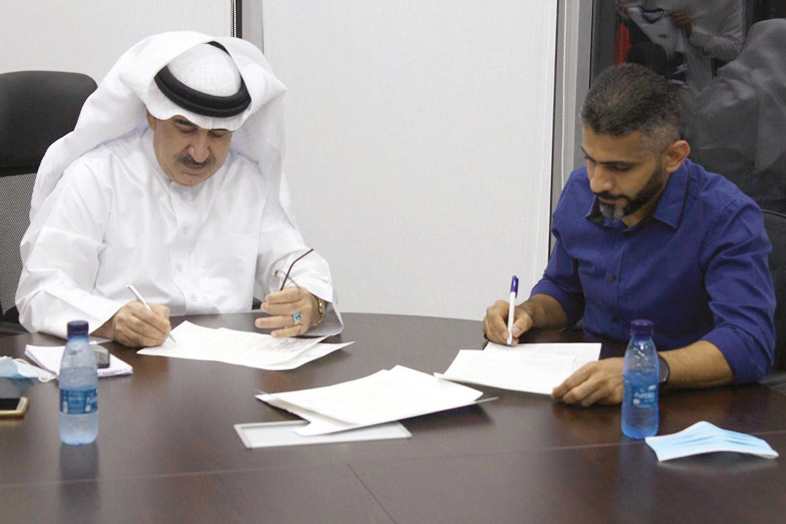 «يد الدير» توقِّع رسميًا مع يسري جواد لموسمين - صحيفة الأيام البحرينية