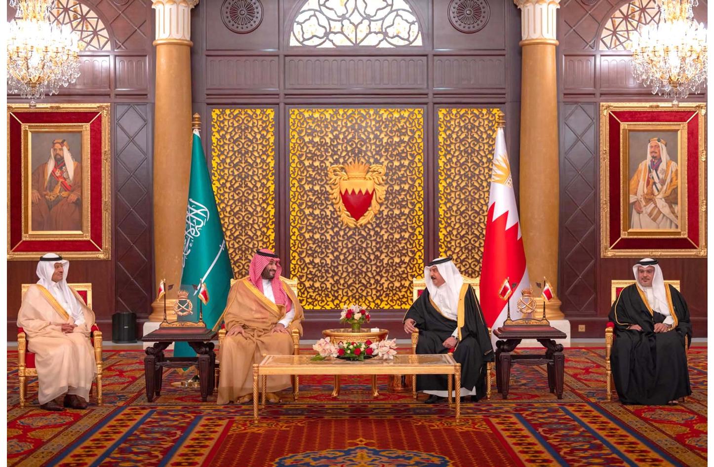 بالصور جلالة الملك يعقد جلسة مباحثات مع ولي العهد السعودي ويعرب عن
